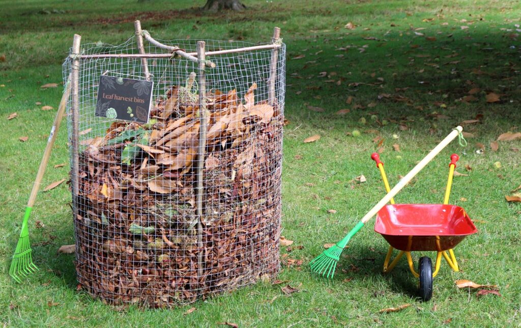 Create Your Own DIY Leaf Compost Bin Using Welded Wire – Far North